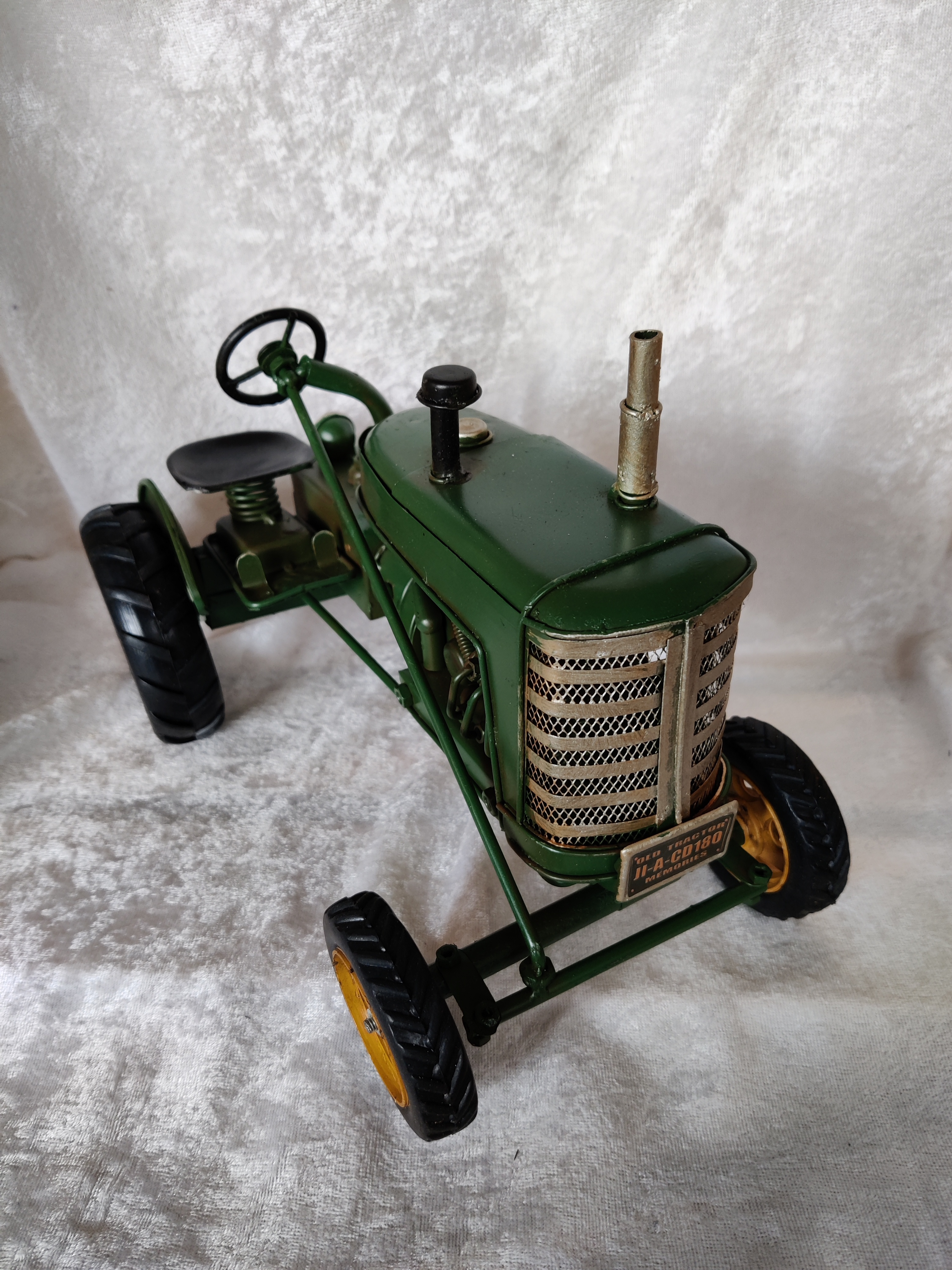 Blikken miniatuur groene tractor met gele wielen